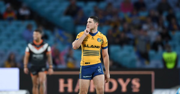 NRL 2023, Parramatta Eels, Wests Tigers, Mitchell Moses, kicking, | NRL.com