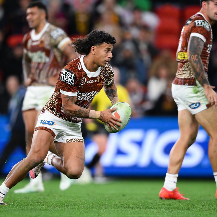 Sailor boots a 40/20 with a banana kick | NRL.com