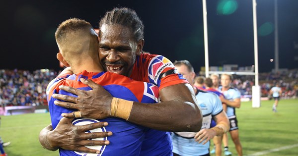 Lee intercept try gives Knights win over Sharks | NRL.com